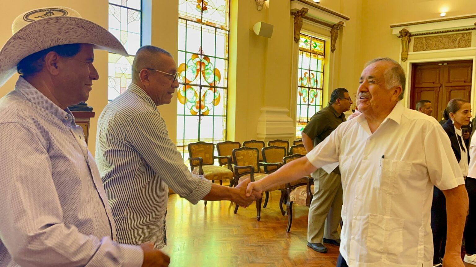 Gobernador del Guayas se reune con presidentes de Juntas Parroquiales ...
