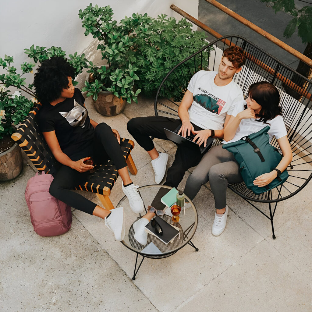 ¿Qué buscan los centennials al momento de elegir sus accesorios para ir ...